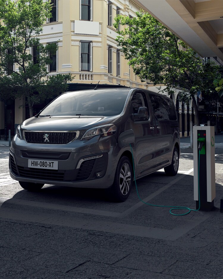 PEUGEOT Traveller VIP | Best in class van from PEUGEOT